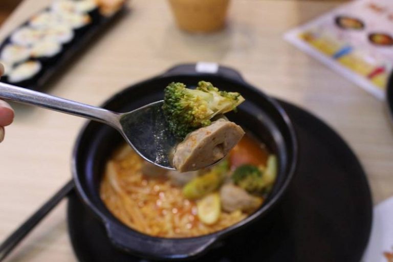 Mỳ Cay June Noodle House – Thương Hiệu Mì Cay Đầu Tiên Tại Việt Nam